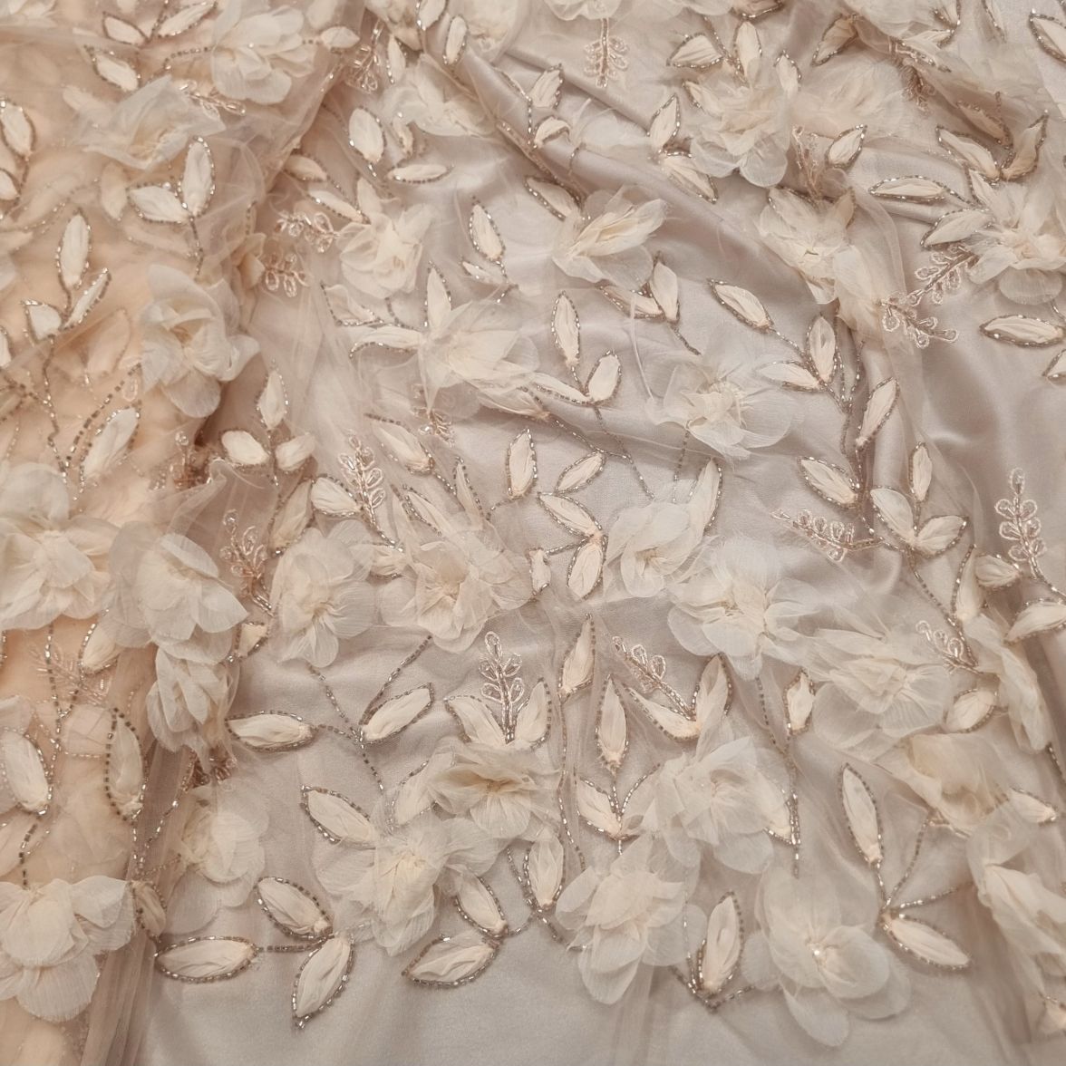 HAND EMBROIDERED TULLE LUCIA – Tessuti Fochi Carmen